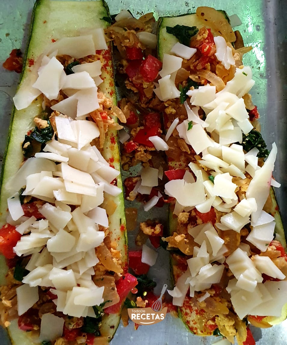 Zucchini relleno con salsa de remolacha - Recetas de Cocina