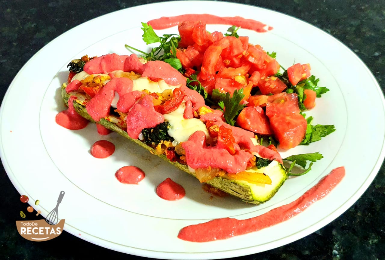 Zucchini relleno con salsa de remolacha - Recetas de Cocina